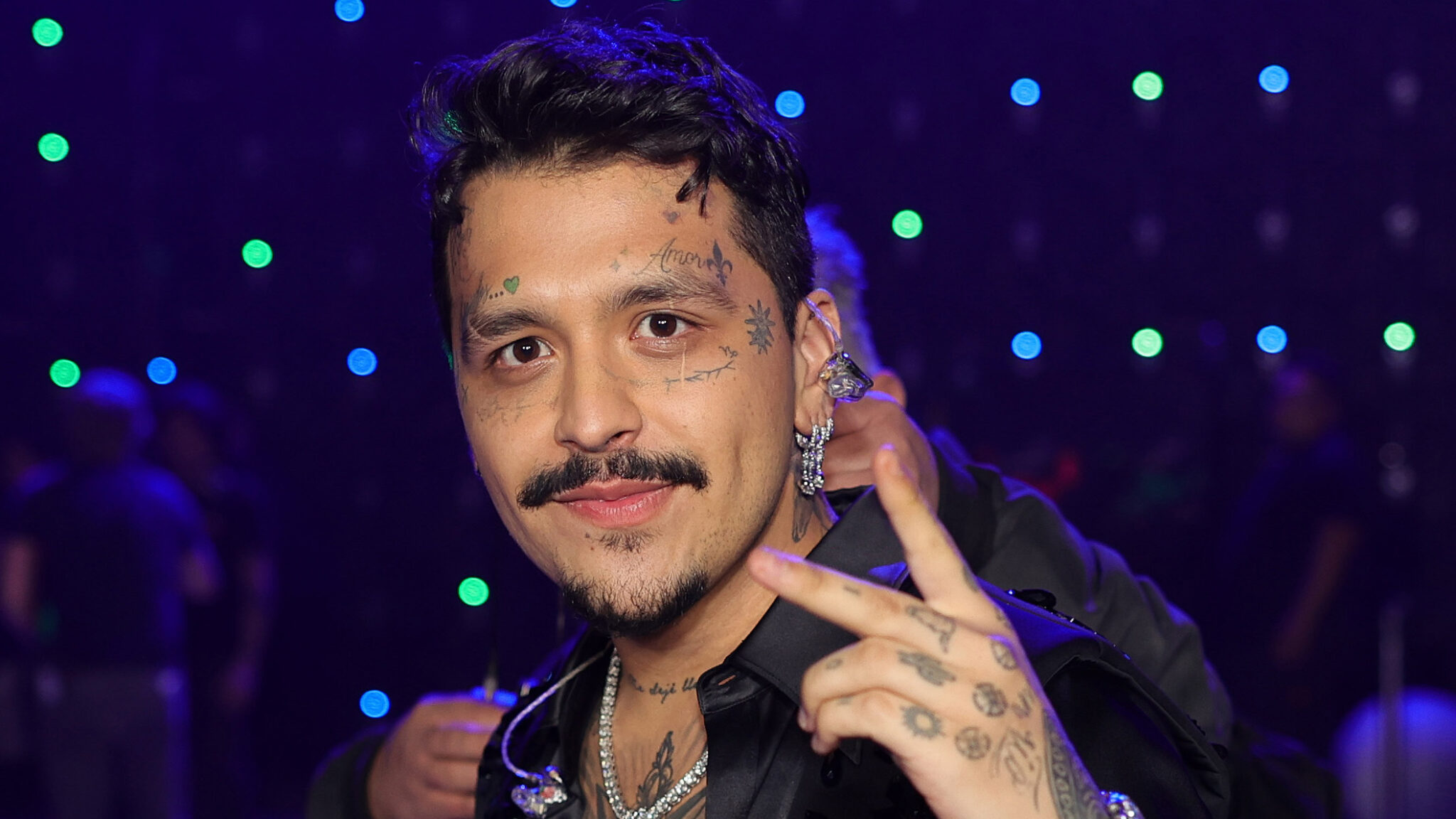 Christian Nodal se transforma y luce irreconocible sin tatuajes en la ...