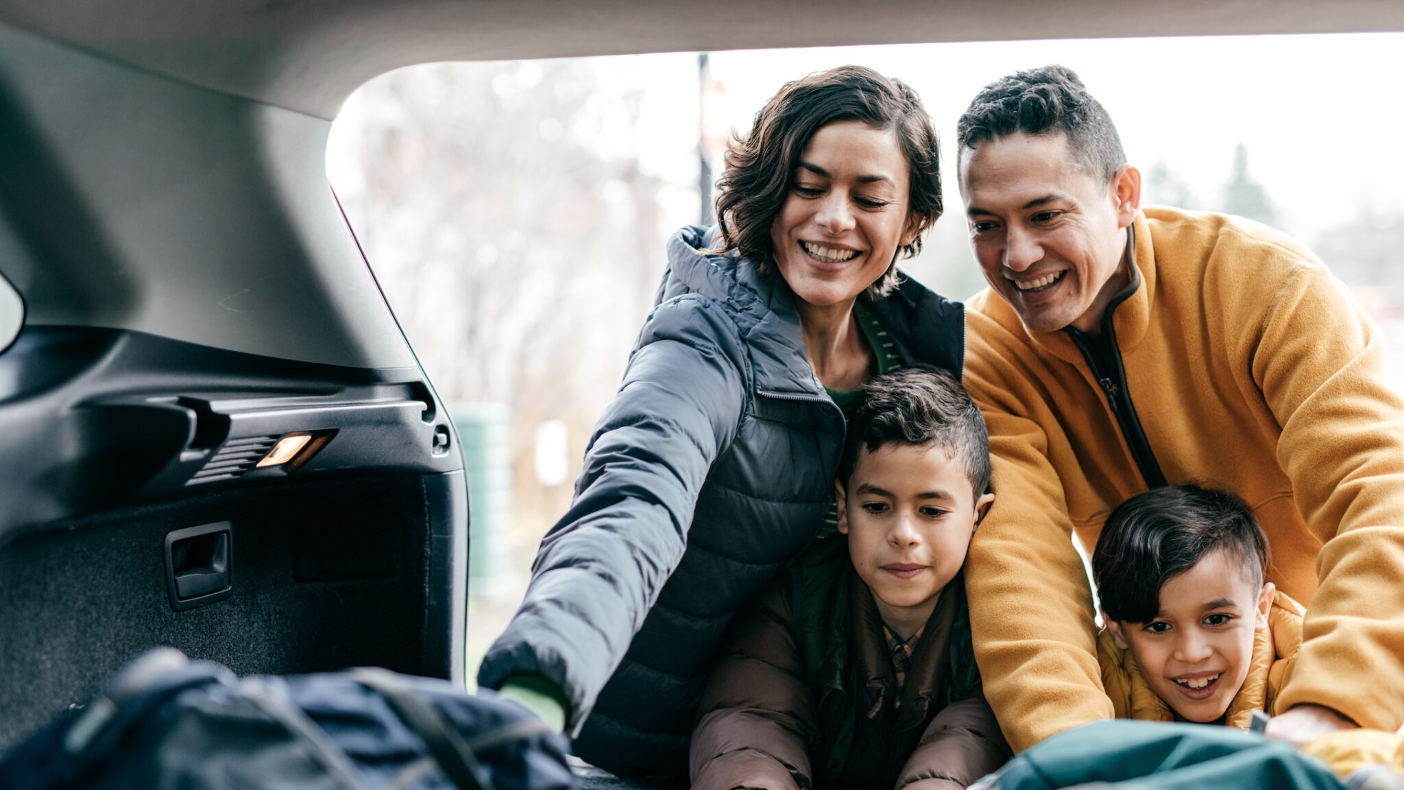 20 Tips to keep the whole family happy during holiday road trips
