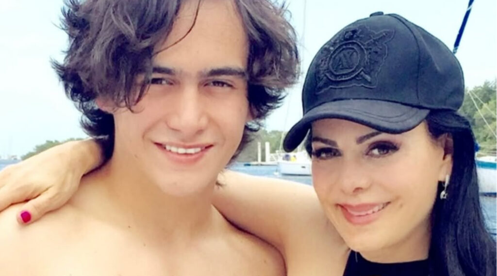 Maribel Guardia celebra el cumpleaños 30 de Julián, su hijo